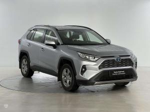 Grey Toyota RAV4 2022 in Vilnius, with an engine capacity of 2.49 L and mileage of 121 thousand km for 29900 €, photo 19 on AUTOMOTO.COM.LV