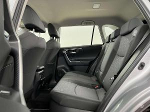 Grey Toyota RAV4 2022 in Vilnius, with an engine capacity of 2.49 L and mileage of 121 thousand km for 29900 €, photo 20 on AUTOMOTO.COM.LV
