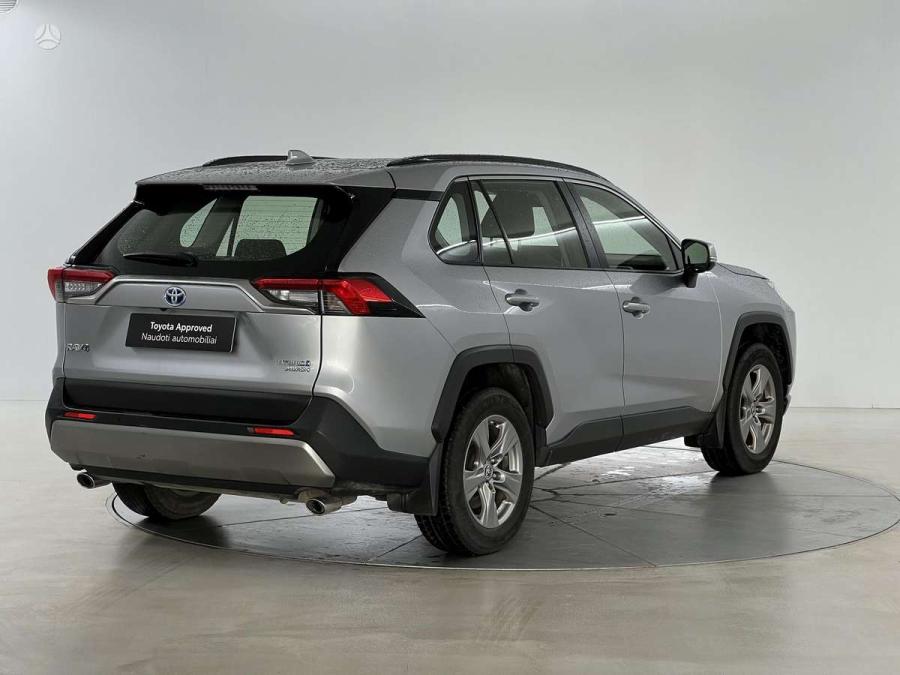 Grey Toyota RAV4 2022 in Vilnius, with an engine capacity of 2.49 L and mileage of 121 thousand km for 29900 €, photo 21 on AUTOMOTO.COM.LV