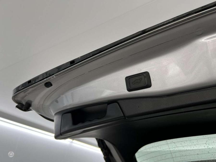 Grey Toyota RAV4 2022 in Vilnius, with an engine capacity of 2.49 L and mileage of 121 thousand km for 29900 €, photo 27 on AUTOMOTO.COM.LV