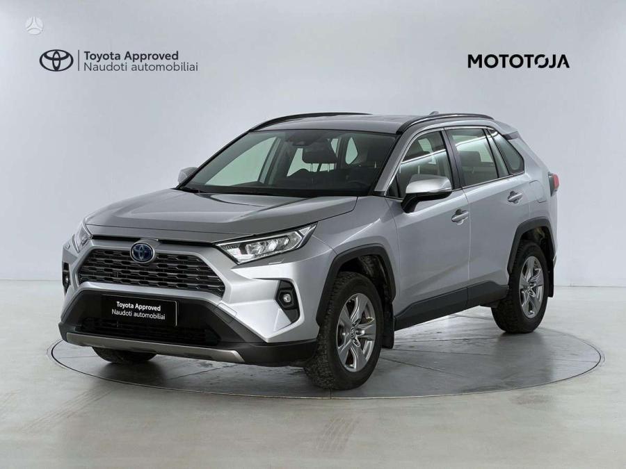 Grey Toyota RAV4 2022 in Vilnius, with an engine capacity of 2.49 L and mileage of 148 thousand km for 26900 €, photo 1 on AUTOMOTO.COM.LV
