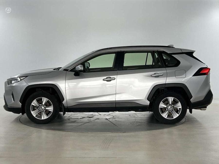 Grey Toyota RAV4 2022 in Vilnius, with an engine capacity of 2.49 L and mileage of 148 thousand km for 26900 €, photo 4 on AUTOMOTO.COM.LV
