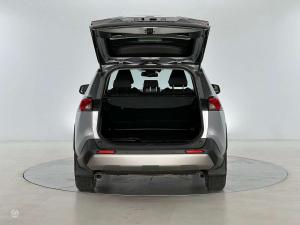 Grey Toyota RAV4 2022 in Vilnius, with an engine capacity of 2.49 L and mileage of 148 thousand km for 26900 €, photo 11 on AUTOMOTO.COM.LV