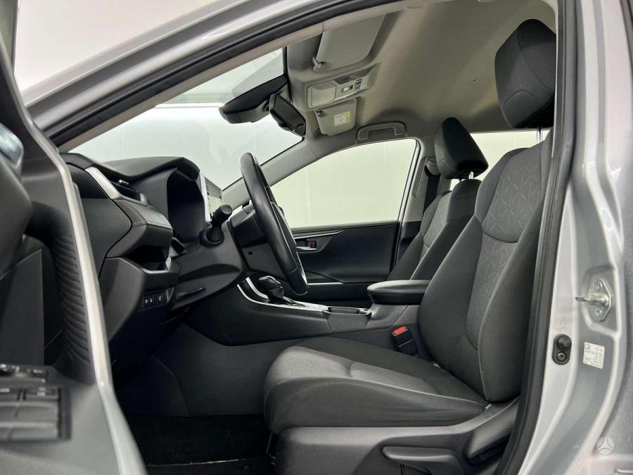 Grey Toyota RAV4 2022 in Vilnius, with an engine capacity of 2.49 L and mileage of 148 thousand km for 26900 €, photo 12 on AUTOMOTO.COM.LV