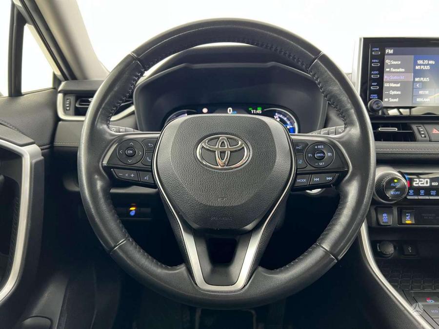 Grey Toyota RAV4 2022 in Vilnius, with an engine capacity of 2.49 L and mileage of 148 thousand km for 26900 €, photo 13 on AUTOMOTO.COM.LV
