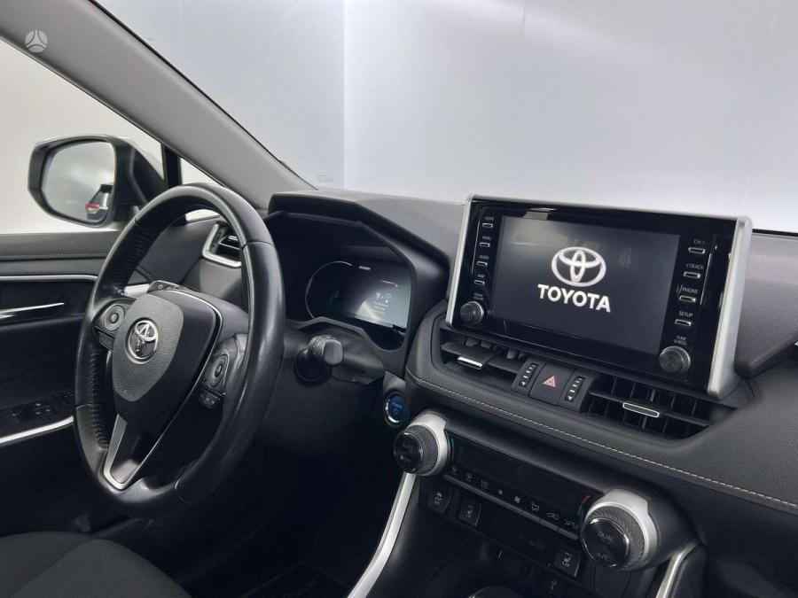 Grey Toyota RAV4 2022 in Vilnius, with an engine capacity of 2.49 L and mileage of 148 thousand km for 26900 €, photo 15 on AUTOMOTO.COM.LV