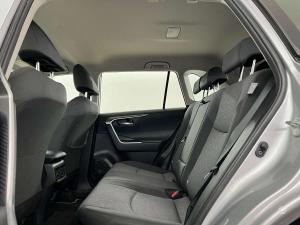 Grey Toyota RAV4 2022 in Vilnius, with an engine capacity of 2.49 L and mileage of 148 thousand km for 26900 €, photo 20 on AUTOMOTO.COM.LV