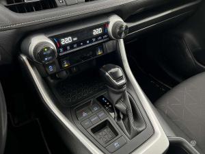 Grey Toyota RAV4 2022 in Vilnius, with an engine capacity of 2.49 L and mileage of 148 thousand km for 26900 €, photo 24 on AUTOMOTO.COM.LV