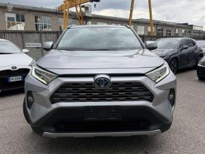 Grey Toyota RAV4 2022 in Vilnius, with an engine capacity of 2.49 L and mileage of 205 thousand km for 23700 €, photo 5 on AUTOMOTO.COM.LV
