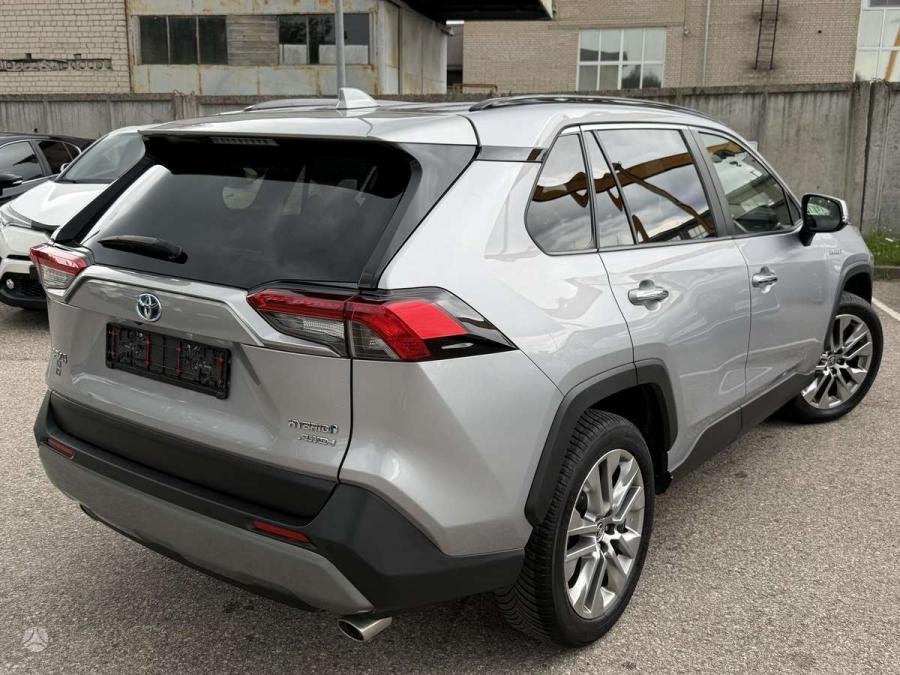 Grey Toyota RAV4 2022 in Vilnius, with an engine capacity of 2.49 L and mileage of 205 thousand km for 23700 €, photo 11 on AUTOMOTO.COM.LV