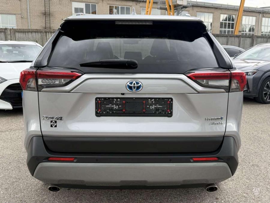 Grey Toyota RAV4 2022 in Vilnius, with an engine capacity of 2.49 L and mileage of 205 thousand km for 23700 €, photo 13 on AUTOMOTO.COM.LV