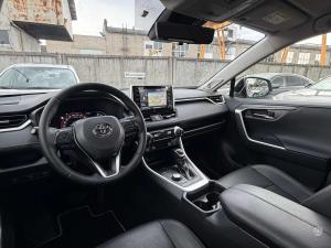 Grey Toyota RAV4 2022 in Vilnius, with an engine capacity of 2.49 L and mileage of 205 thousand km for 23700 €, photo 19 on AUTOMOTO.COM.LV