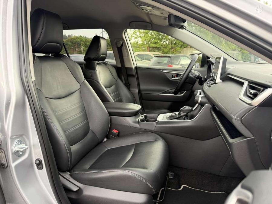 Grey Toyota RAV4 2022 in Vilnius, with an engine capacity of 2.49 L and mileage of 205 thousand km for 23700 €, photo 22 on AUTOMOTO.COM.LV