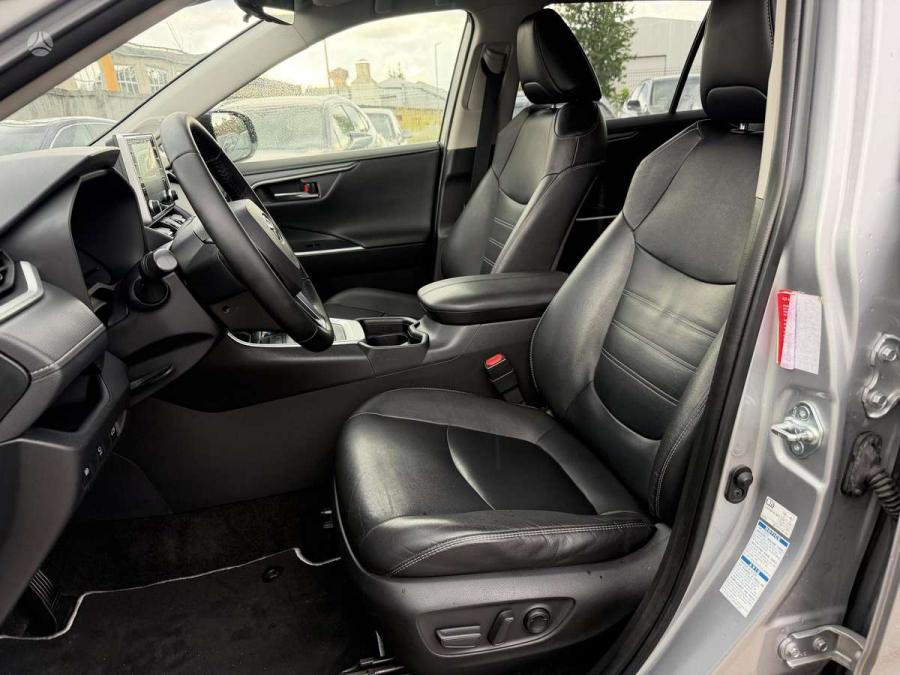 Grey Toyota RAV4 2022 in Vilnius, with an engine capacity of 2.49 L and mileage of 205 thousand km for 23700 €, photo 25 on AUTOMOTO.COM.LV