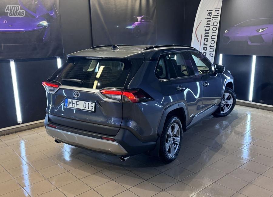 Grey Toyota RAV4 2022 in Avizieniai, with an engine capacity of 2.00 L and mileage of 85 thousand km for 23950 €, photo 3 on AUTOMOTO.COM.LV