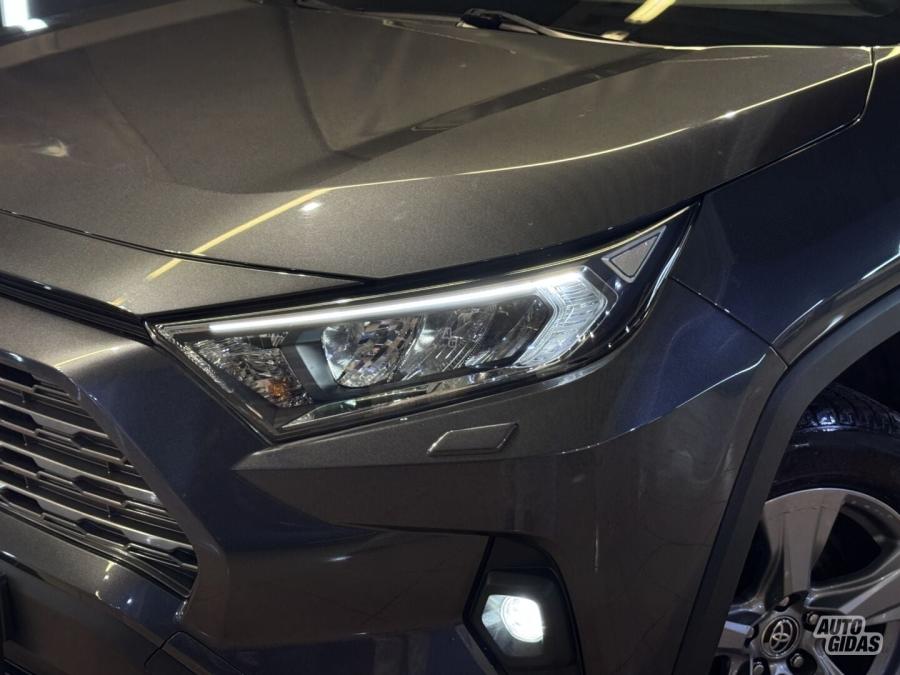 Grey Toyota RAV4 2022 in Avizieniai, with an engine capacity of 2.00 L and mileage of 85 thousand km for 23950 €, photo 4 on AUTOMOTO.COM.LV