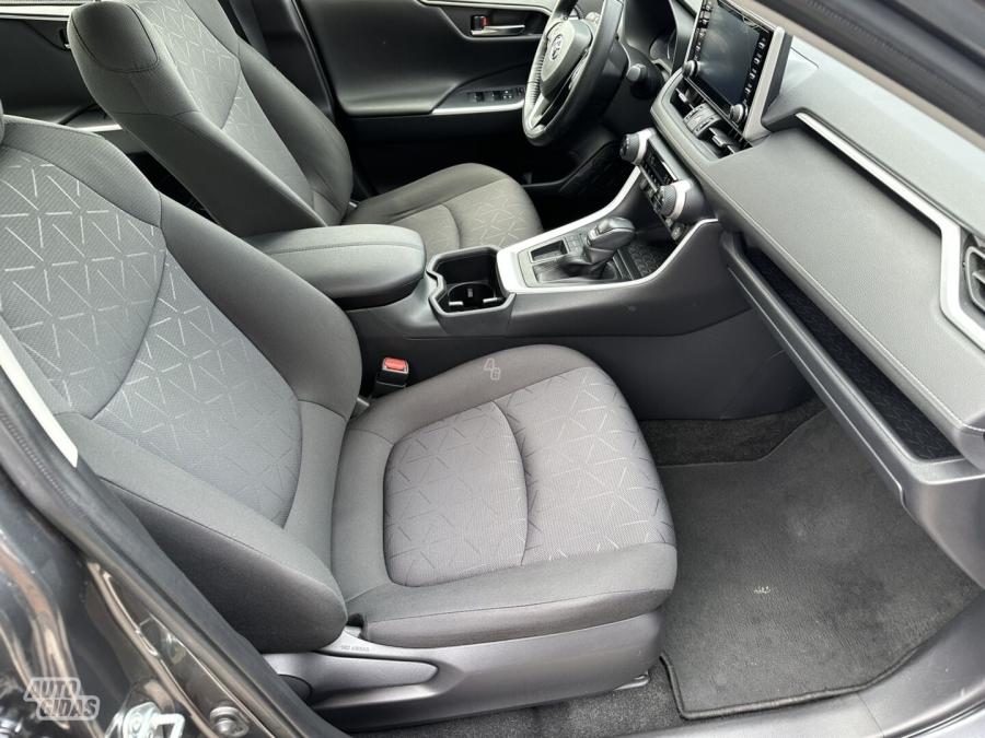 Grey Toyota RAV4 2022 in Avizieniai, with an engine capacity of 2.00 L and mileage of 85 thousand km for 23950 €, photo 7 on AUTOMOTO.COM.LV