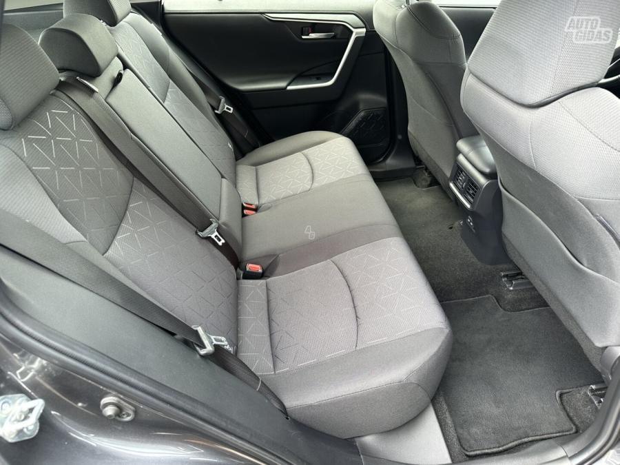 Grey Toyota RAV4 2022 in Avizieniai, with an engine capacity of 2.00 L and mileage of 85 thousand km for 23950 €, photo 8 on AUTOMOTO.COM.LV