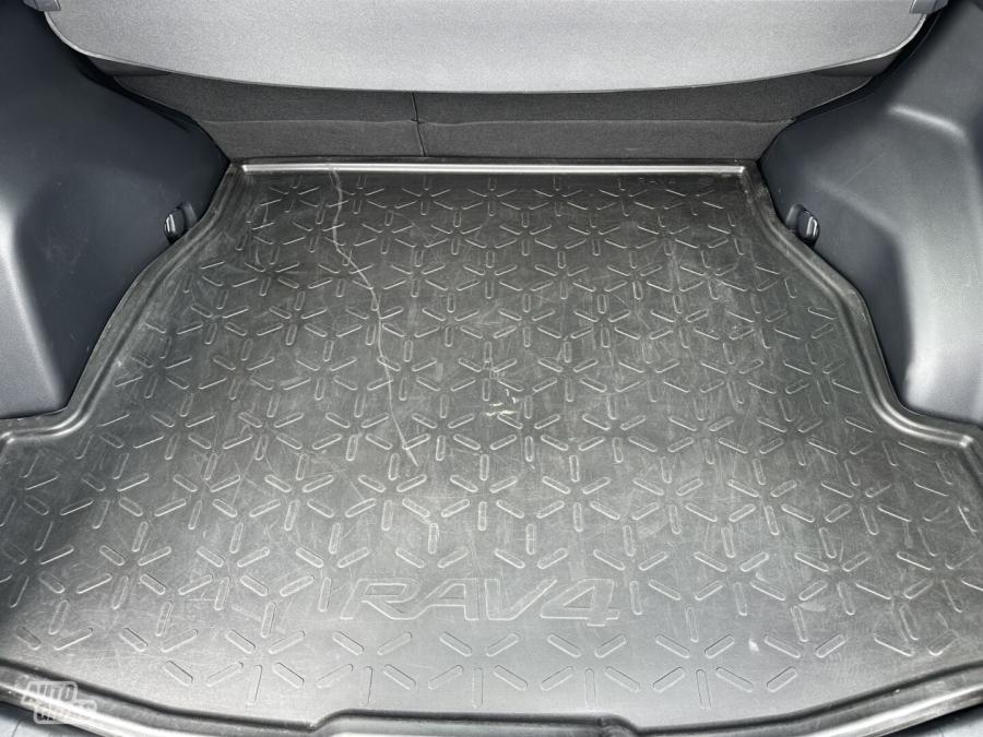 Grey Toyota RAV4 2022 in Avizieniai, with an engine capacity of 2.00 L and mileage of 85 thousand km for 23950 €, photo 9 on AUTOMOTO.COM.LV