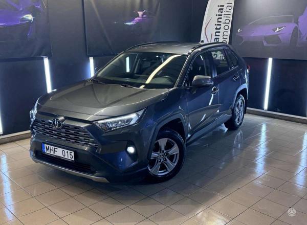 Pelēks Toyota RAV4 2022 Viļņa, ar dzinēja tilpumu 2.00 L un nobraukumu 85 tūkst. km par 23950 €, foto 1 vietnē AUTOMOTO.COM.LV