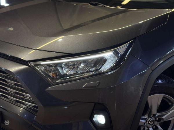 Pelēks Toyota RAV4 2022 Viļņa, ar dzinēja tilpumu 2.00 L un nobraukumu 85 tūkst. km par 23950 €, foto 3 vietnē AUTOMOTO.COM.LV