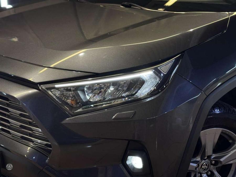 Pelēks Toyota RAV4 2022 Viļņa, ar dzinēja tilpumu 2.00 L un nobraukumu 85 tūkst. km par 23950 €, foto 4 vietnē AUTOMOTO.COM.LV