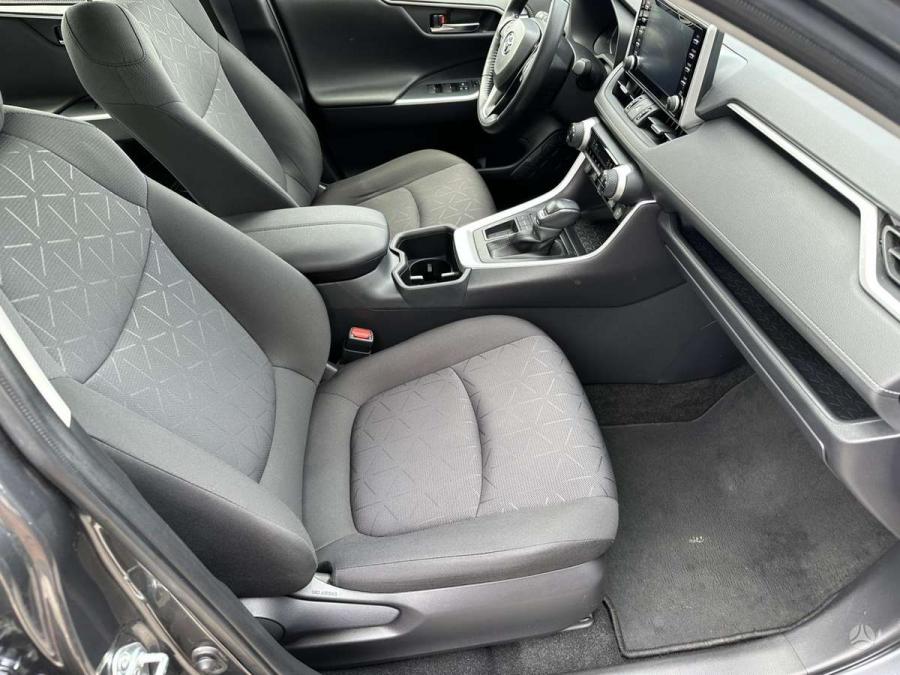 Pelēks Toyota RAV4 2022 Viļņa, ar dzinēja tilpumu 2.00 L un nobraukumu 85 tūkst. km par 23950 €, foto 7 vietnē AUTOMOTO.COM.LV