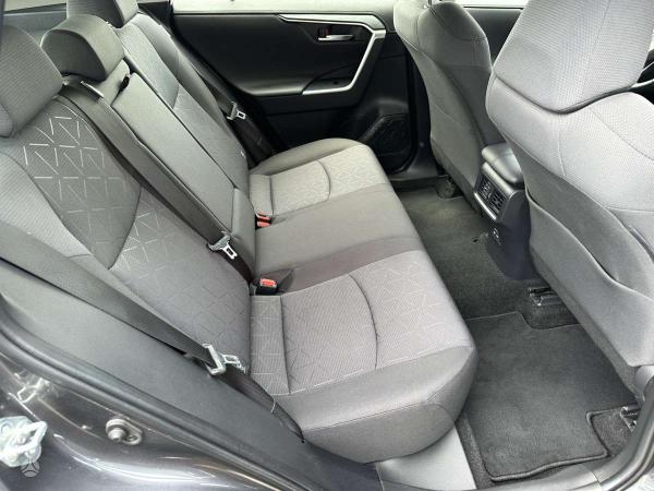 Pelēks Toyota RAV4 2022 Viļņa, ar dzinēja tilpumu 2.00 L un nobraukumu 85 tūkst. km par 23950 €, foto 7 vietnē AUTOMOTO.COM.LV