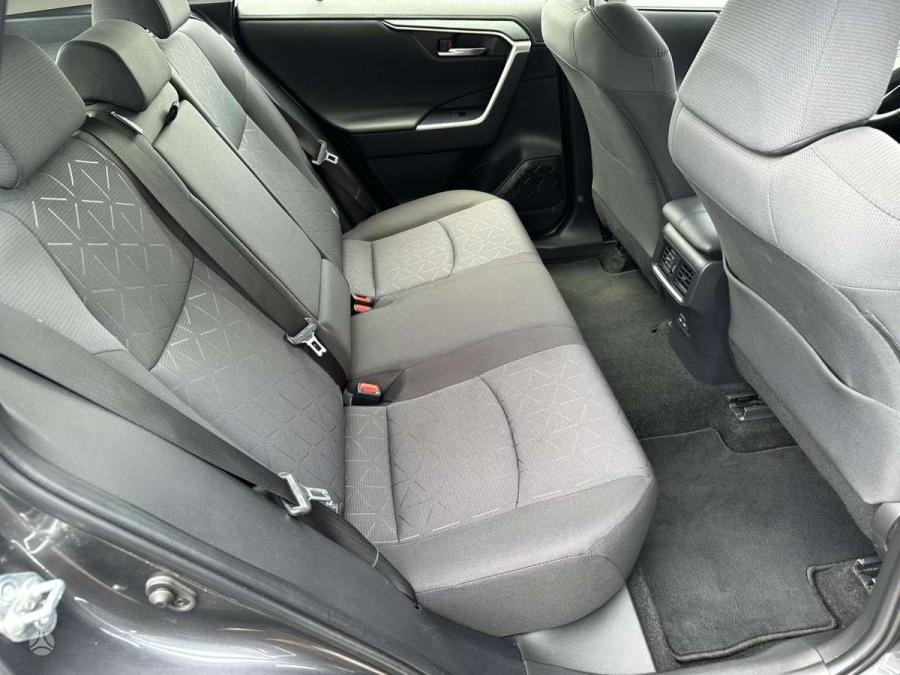 Pelēks Toyota RAV4 2022 Viļņa, ar dzinēja tilpumu 2.00 L un nobraukumu 85 tūkst. km par 23950 €, foto 8 vietnē AUTOMOTO.COM.LV
