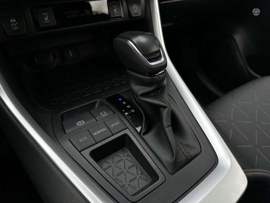 Pelēks Toyota RAV4 2022 Viļņa, ar dzinēja tilpumu 2.00 L un nobraukumu 85 tūkst. km par 23950 €, foto 24 vietnē AUTOMOTO.COM.LV