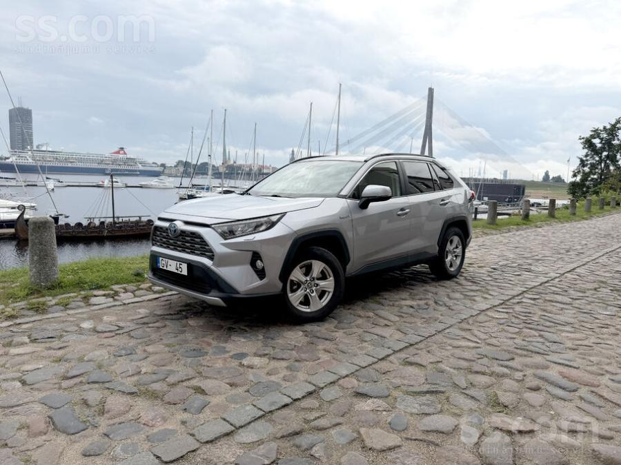 Pelēks Toyota RAV4 2022 Rīga, ar dzinēja tilpumu 2.50 L un nobraukumu 0 tūkst. km par 28500 €, foto 1 vietnē AUTOMOTO.COM.LV