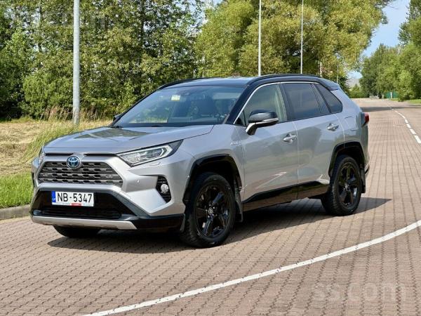 Grey Toyota RAV4 2022 in Ventspils, with an engine capacity of 2.50 L and mileage of 95 thousand km for 29900 €, photo 3 on AUTOMOTO.COM.LV