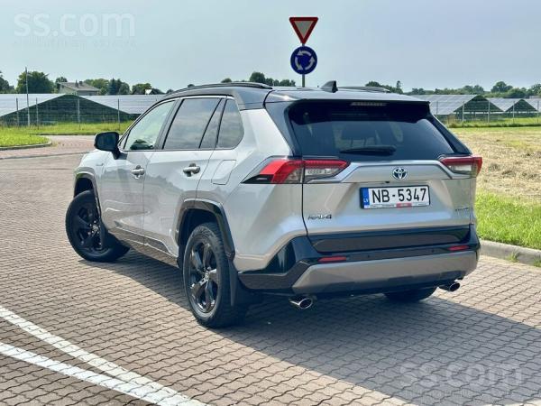 Grey Toyota RAV4 2022 in Ventspils, with an engine capacity of 2.50 L and mileage of 95 thousand km for 29900 €, photo 4 on AUTOMOTO.COM.LV