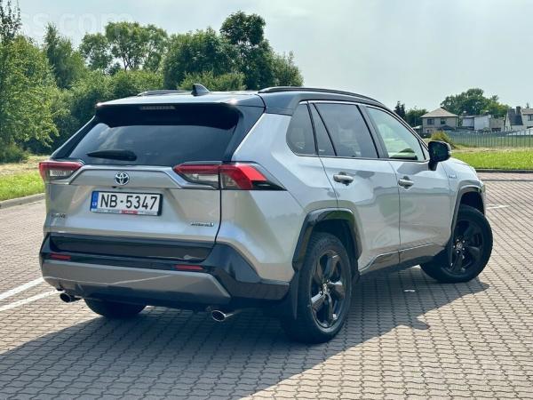 Grey Toyota RAV4 2022 in Ventspils, with an engine capacity of 2.50 L and mileage of 95 thousand km for 29900 €, photo 6 on AUTOMOTO.COM.LV