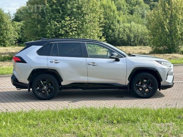 Grey Toyota RAV4 2022 in Ventspils, with an engine capacity of 2.50 L and mileage of 95 thousand km for 29900 €, photo 7 on AUTOMOTO.COM.LV