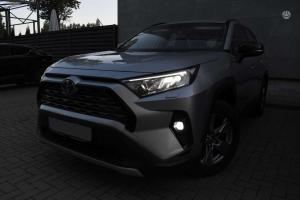 Pelēks Toyota RAV4 2022 Viļņa, ar dzinēja tilpumu 1.99 L un nobraukumu 142 tūkst. km par 20999 €, foto  vietnē AUTOMOTO.COM.LV