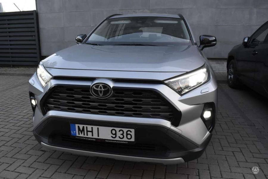 Pelēks Toyota RAV4 2022 Viļņa, ar dzinēja tilpumu 1.99 L un nobraukumu 142 tūkst. km par 20999 €, foto 5 vietnē AUTOMOTO.COM.LV