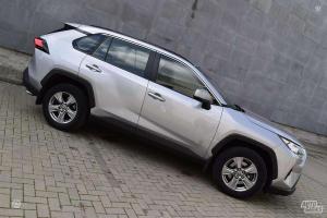 Pelēks Toyota RAV4 2022 Viļņa, ar dzinēja tilpumu 1.99 L un nobraukumu 142 tūkst. km par 20999 €, foto 7 vietnē AUTOMOTO.COM.LV