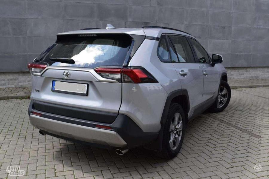 Pelēks Toyota RAV4 2022 Viļņa, ar dzinēja tilpumu 1.99 L un nobraukumu 142 tūkst. km par 20999 €, foto 8 vietnē AUTOMOTO.COM.LV