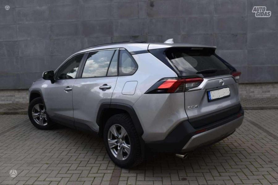 Pelēks Toyota RAV4 2022 Viļņa, ar dzinēja tilpumu 1.99 L un nobraukumu 142 tūkst. km par 20999 €, foto 9 vietnē AUTOMOTO.COM.LV