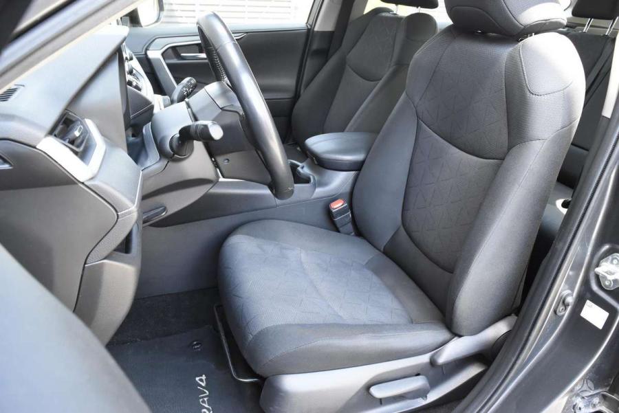 Pelēks Toyota RAV4 2022 Viļņa, ar dzinēja tilpumu 1.99 L un nobraukumu 142 tūkst. km par 20999 €, foto 10 vietnē AUTOMOTO.COM.LV