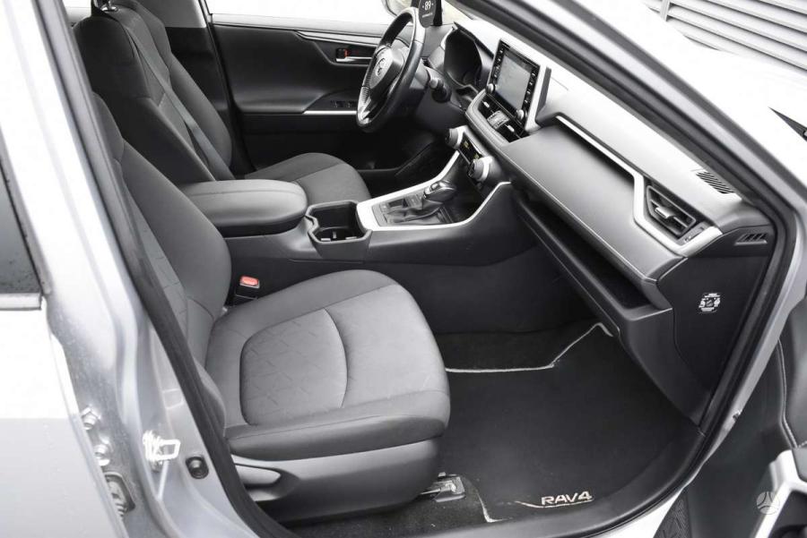 Pelēks Toyota RAV4 2022 Viļņa, ar dzinēja tilpumu 1.99 L un nobraukumu 142 tūkst. km par 20999 €, foto 11 vietnē AUTOMOTO.COM.LV