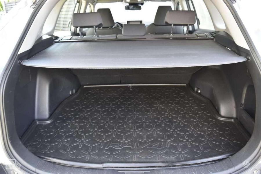 Pelēks Toyota RAV4 2022 Viļņa, ar dzinēja tilpumu 1.99 L un nobraukumu 142 tūkst. km par 20999 €, foto 13 vietnē AUTOMOTO.COM.LV