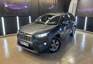 Pelēks Toyota RAV4 2022 Viļņa, ar dzinēja tilpumu 2.00 L un nobraukumu 100 tūkst. km par 23950 €, foto  vietnē AUTOMOTO.COM.LV