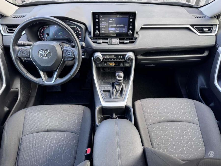 Pelēks Toyota RAV4 2022 Viļņa, ar dzinēja tilpumu 2.00 L un nobraukumu 100 tūkst. km par 23950 €, foto 6 vietnē AUTOMOTO.COM.LV