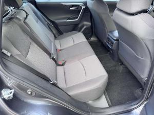 Pelēks Toyota RAV4 2022 Viļņa, ar dzinēja tilpumu 2.00 L un nobraukumu 100 tūkst. km par 23950 €, foto 8 vietnē AUTOMOTO.COM.LV