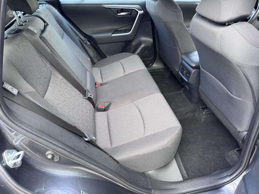 Pelēks Toyota RAV4 2022 Viļņa, ar dzinēja tilpumu 2.00 L un nobraukumu 100 tūkst. km par 23950 €, foto 8 vietnē AUTOMOTO.COM.LV