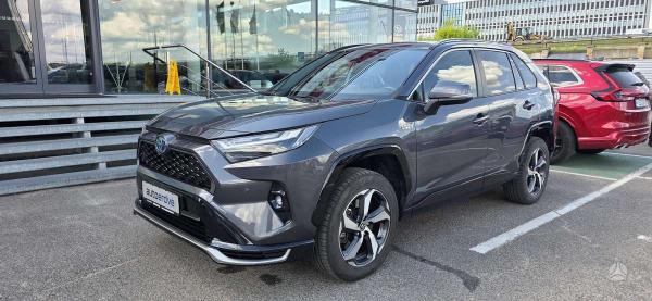 Pelēks Toyota RAV4 2022 Viļņa, ar dzinēja tilpumu 2.49 L un nobraukumu 121 tūkst. km par 33350 €, foto 2 vietnē AUTOMOTO.COM.LV