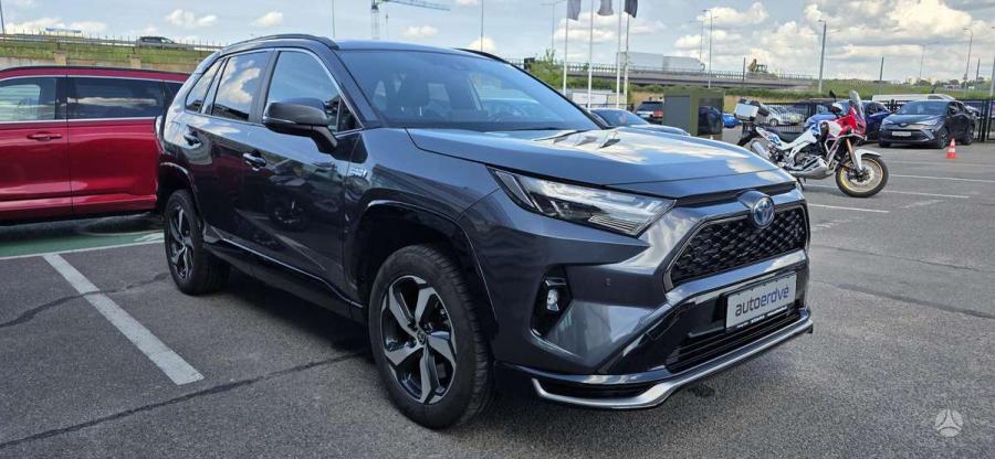 Pelēks Toyota RAV4 2022 Viļņa, ar dzinēja tilpumu 2.49 L un nobraukumu 121 tūkst. km par 33350 €, foto 4 vietnē AUTOMOTO.COM.LV