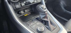 Pelēks Toyota RAV4 2022 Viļņa, ar dzinēja tilpumu 2.49 L un nobraukumu 121 tūkst. km par 33350 €, foto 17 vietnē AUTOMOTO.COM.LV